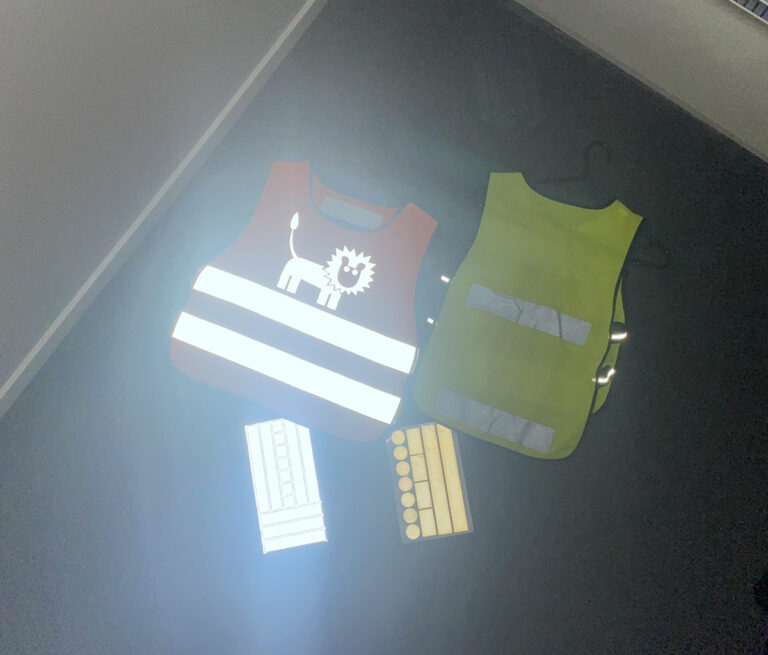 Trygg Trafikk advarer: Det selges falske reflekser i Norge - Eikernytt.no