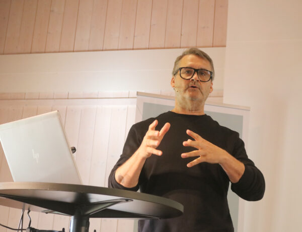 Over 100 på Eikerkonferansen for å lære om endring - Eikernytt.no