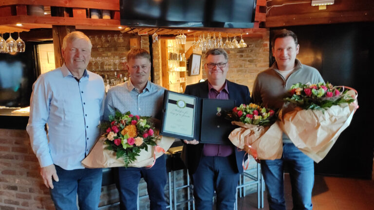 Jaco-ansatte hedret med Norges Vel medalje og gavekort - Eikernytt.no