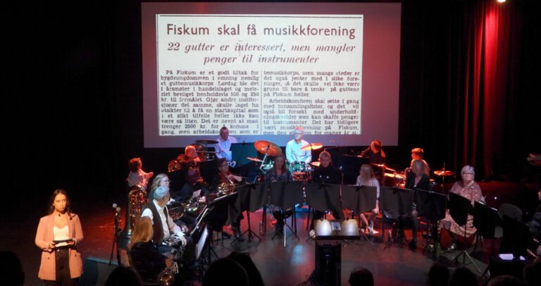 Fiskum skole- og ungdomskorps ga publikum lyden av Fiskum i ord og ...